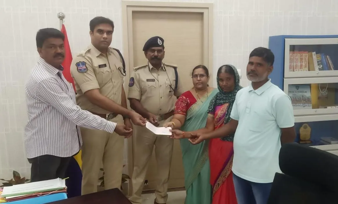 SP Rahul Hegde, IPS: పోలీసు కుటుంబాలకు బాసటగా భద్రత పథకం - Rajamudra ...