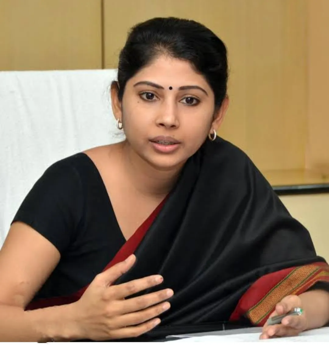 Smitha Sabarval: స్మితా సబర్వాల్ సంచలన వ్యాఖ్యలు... - Rajamudra Telugu ...