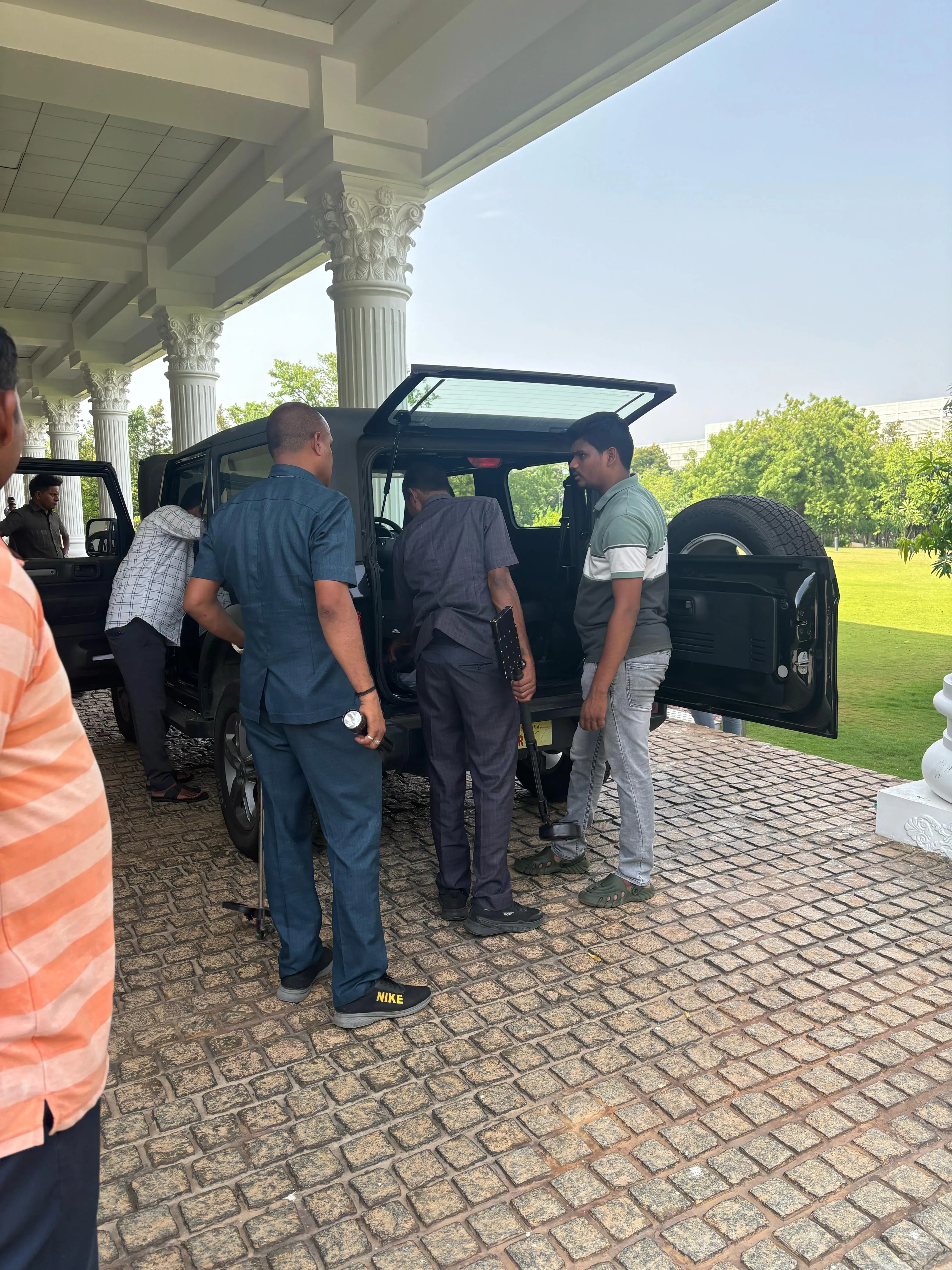 Telangana Praja Bhavan: ప్రజా భవన్ లో బాంబు ఉందని బెదిరింపు విస్తృత ...